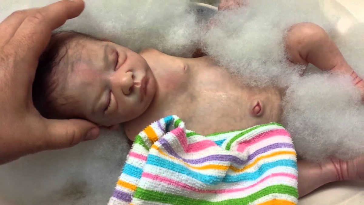 How Do You Give Your Reborn Baby A Bath? - World Reborn Doll
